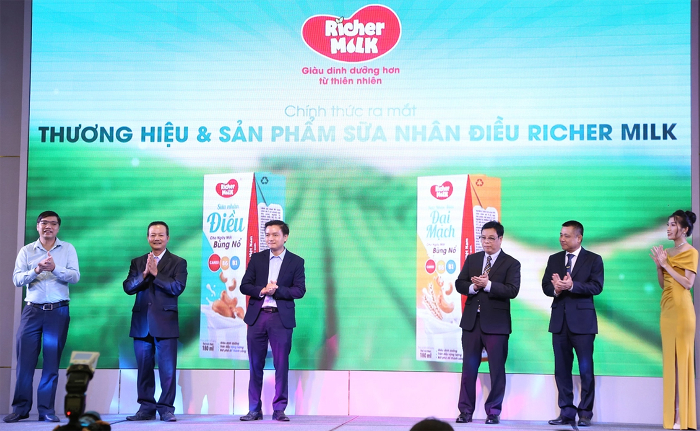 Ra mắt sản phẩm sữa hạt điều Richer Milk
